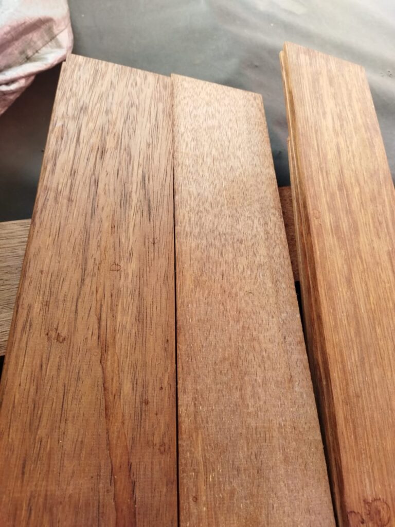 Papan Kayu Interior